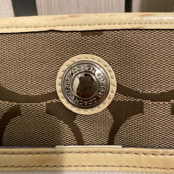 Coach | Bags | Coach Signature C Canvas Daisy Handbag Euc Yellow Patent ...